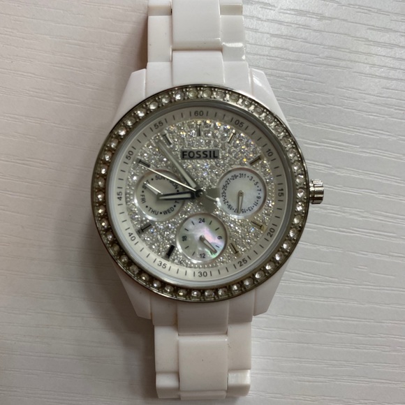 Fossil | Accessories | White Fossil Watch | Poshmark